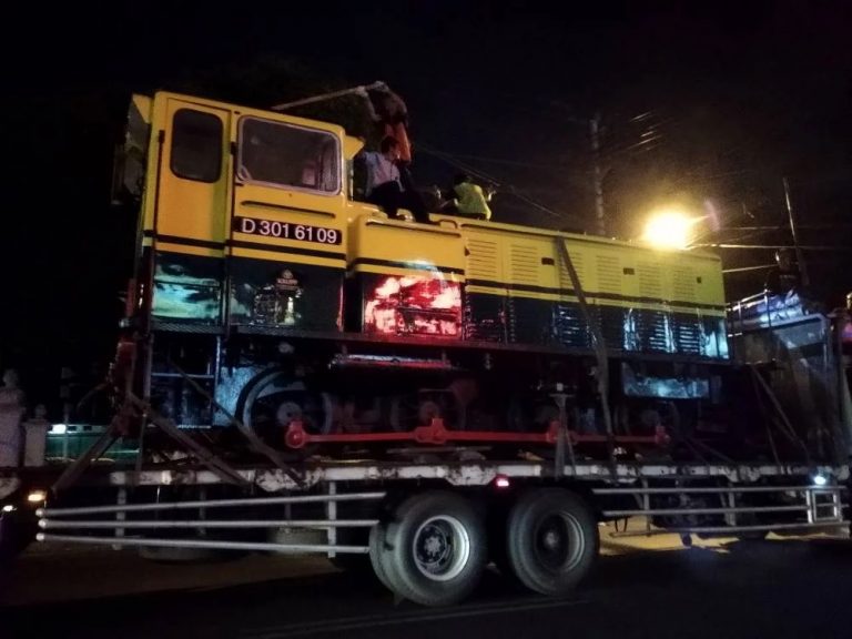 Lokomotif D 301 Dijadikan Monumen di Stasiun Yogyakarta - Railway ...
