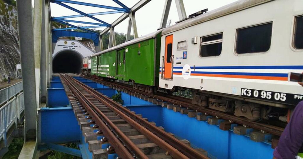 Terowongan Notog dan Kebasen Baru Mulai Beroperasi - Railway Enthusiast ...