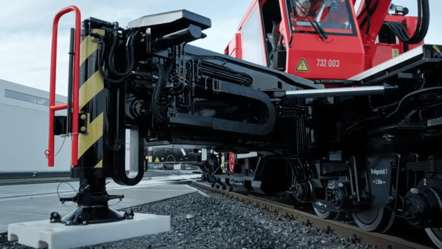 Kirow Multi Tasker KRC 800N, Railway Crane Tercanggih di Pulau Jawa ...