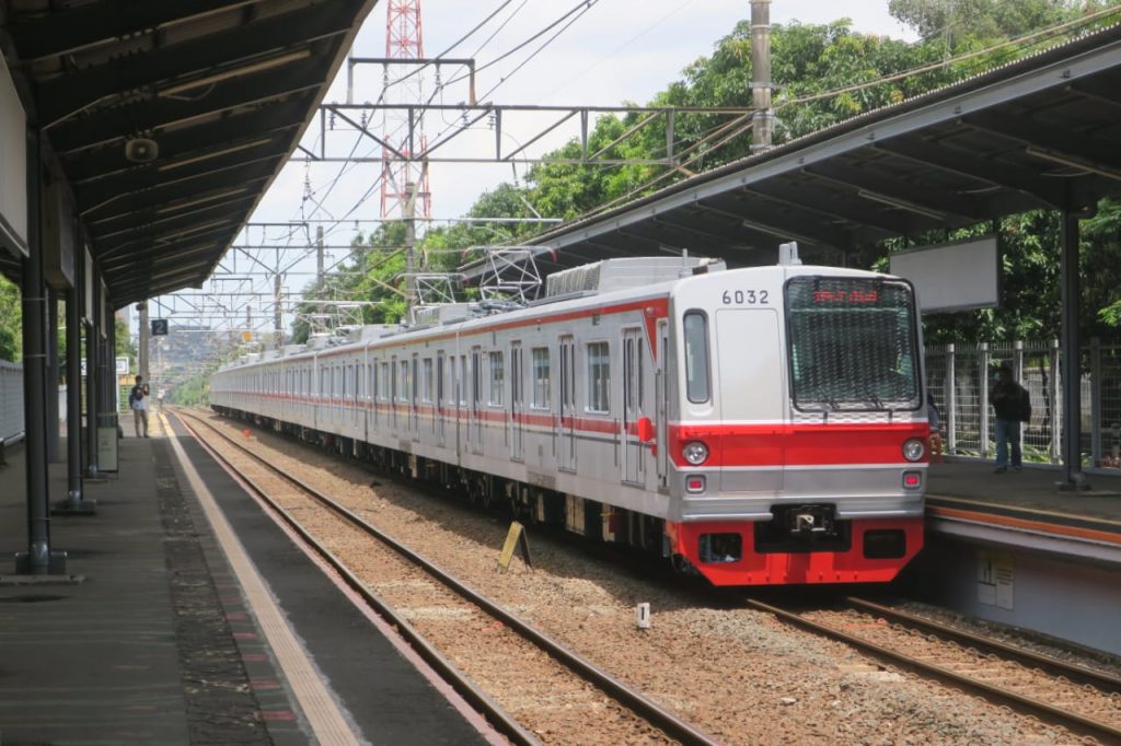 KRL Seri 6000 Rangkaian 6132F Diujicoba Pasca Jalani Perawatan Akhir