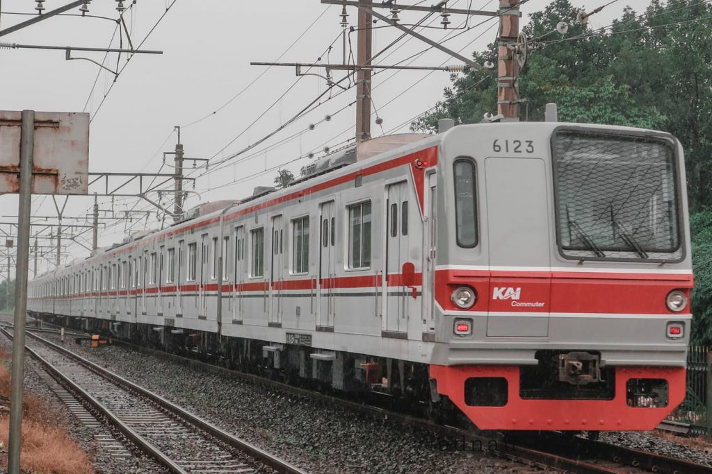 Lama Mangkrak, KRL Seri 6000 Rangkaian 6123F Milik KAI Commuter ...