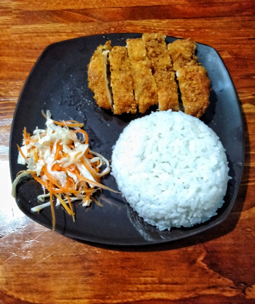 Mengenal Kedai Makanan Dengan Aksesoris Kereta Di Depok