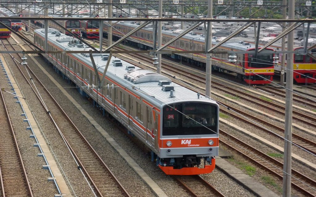 96 Tahun Kereta Rel Listrik di Indonesia, Perjalanan Awal Hingga Masa ...