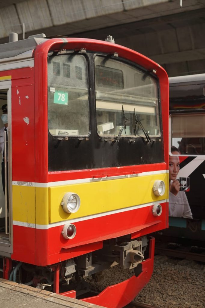 [GALERI] KRL Commuter Line Jabodetabek Kini Mulai Tanggalkan Teralinya