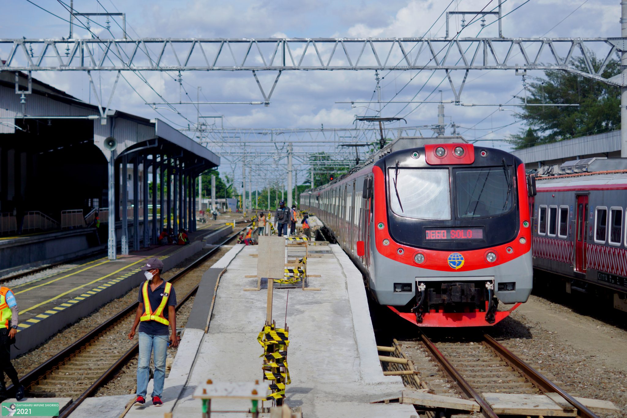 Pintu KRL KfW "Ngablak" di Tengah Perjalanan