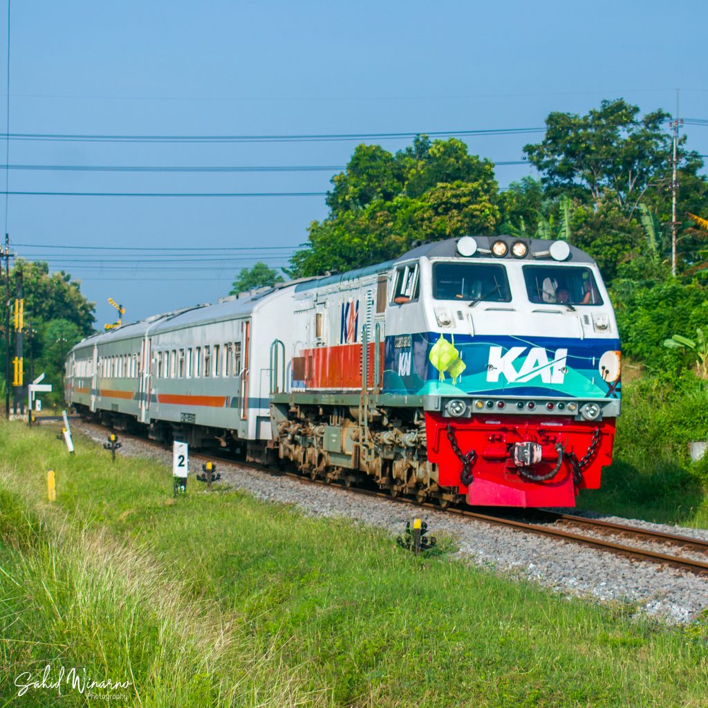 Lokomotif CC203 Livery Tematik Angkutan Lebaran Bertandang ke Jakarta