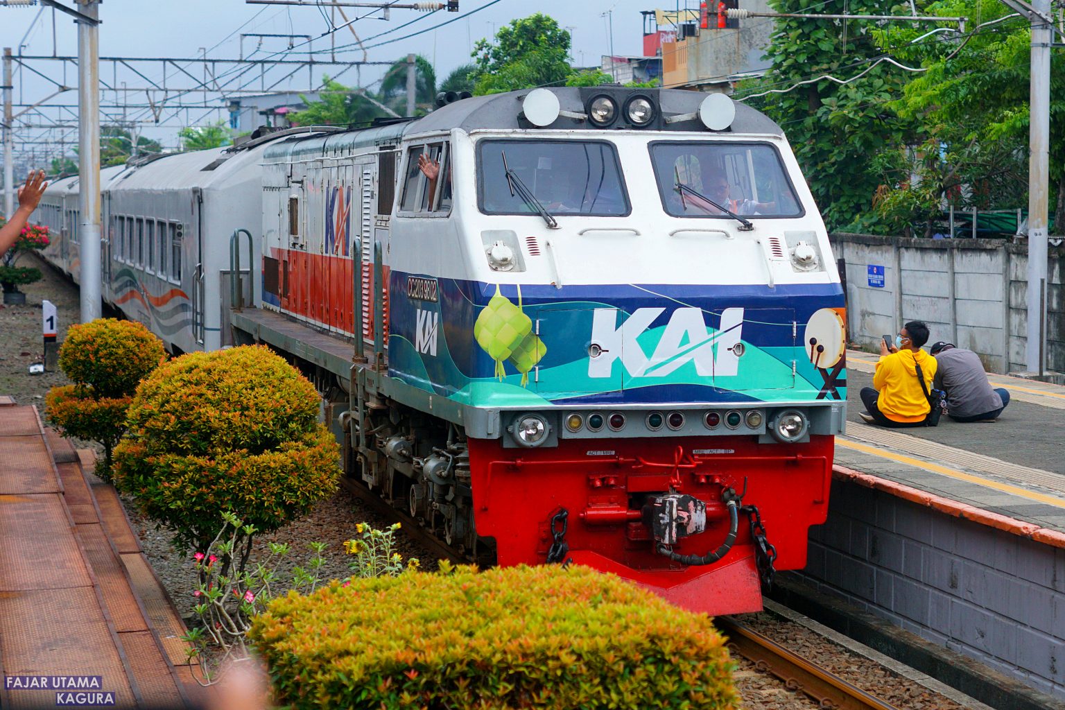 Lokomotif CC203 Livery Tematik Angkutan Lebaran Bertandang ke Jakarta