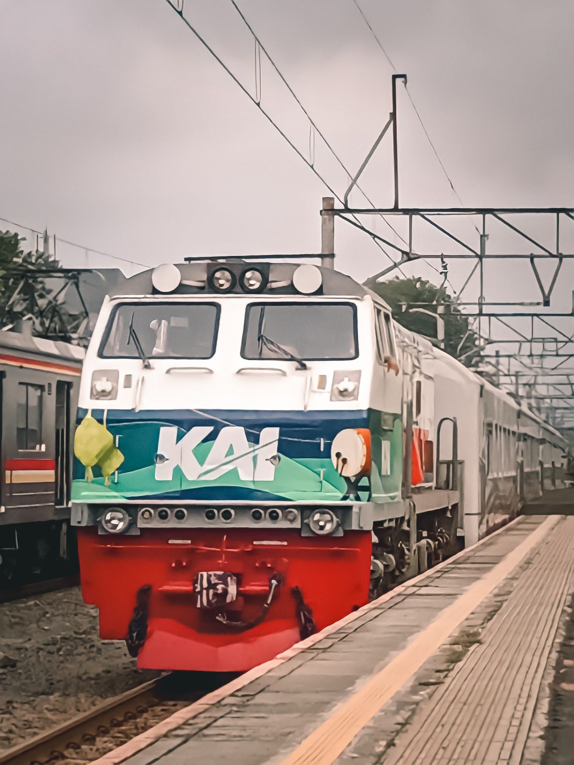 Lokomotif CC203 Livery Tematik Angkutan Lebaran Bertandang ke Jakarta