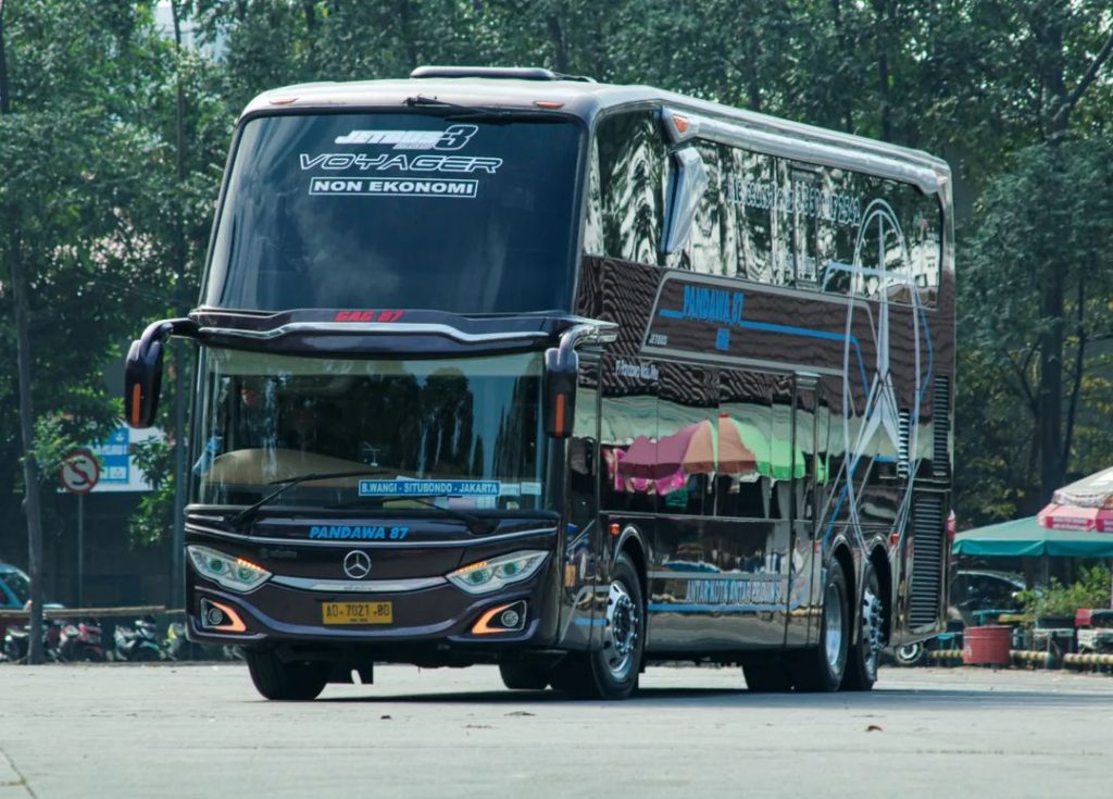 Bus Tingkat Kombinasi Penumpang dan Motor: Dulu Merana, Sekarang Berkelana