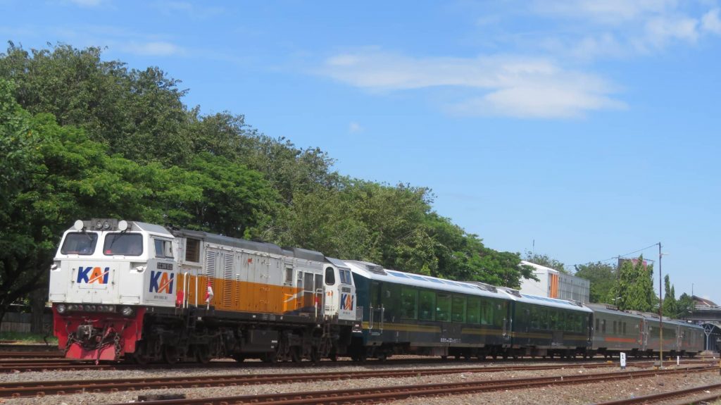 Kereta Panoramic Milik KAI Jalani Uji Dinamis di Lintas Bersama DJKA