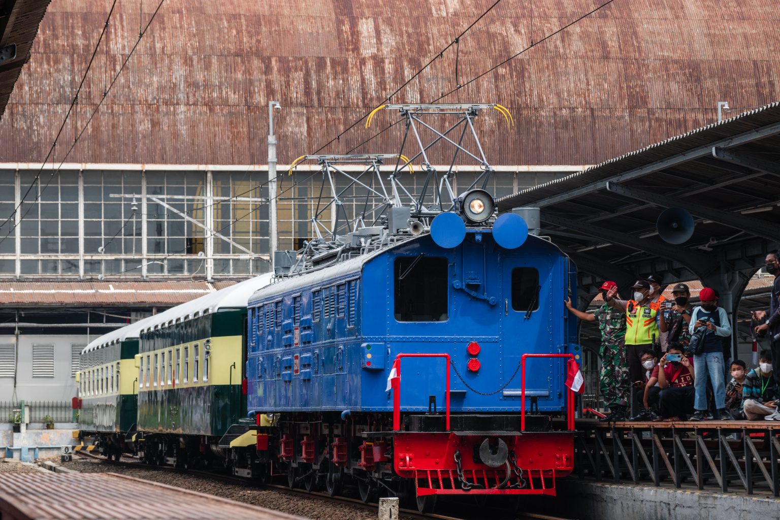 Lokomotif Listrik Bonbon dan Kereta Djoko Kendil Sukseskan Acara ...