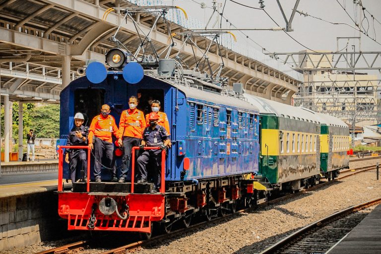 [GALERI] Beginilah Keseruan Bersama Lokomotif Listrik Legendaris Bonbon!