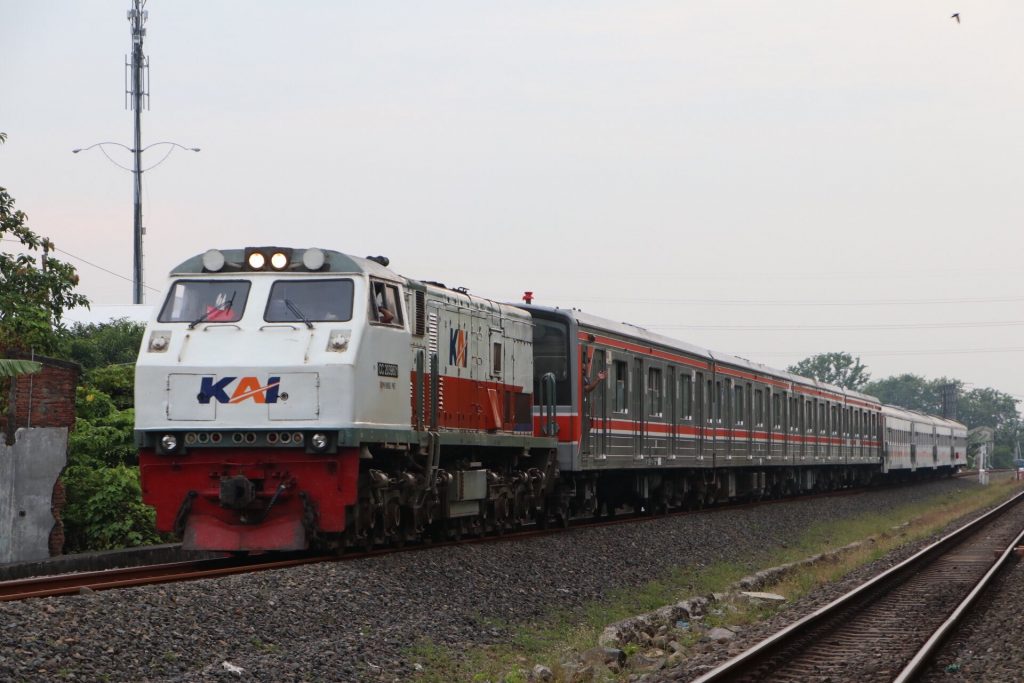 Akhiri Petualangan, KRL Seri 205 Rangkaian SLO9 Pulang ke Jakarta