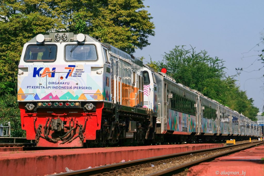Ulang Tahun Ke-77, KAI kembali Pasang Stiker Tematik Lokomotif dan ...