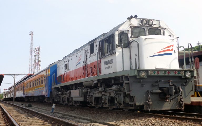 Tambah Lokomotif “Vintage Livery” di Jawa, KAI Uji Coba Lokomotif CC2019201