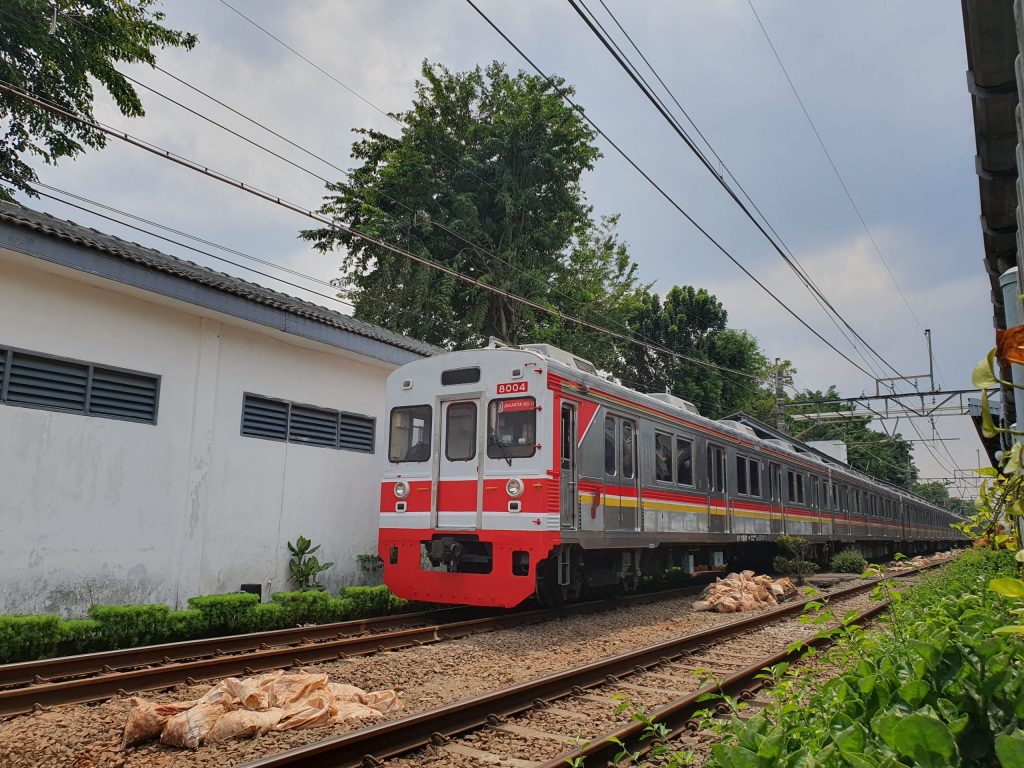 [GALERI] Transisi Livery KRL Commuter Line, Ada yang Belang-Belang Lho!
