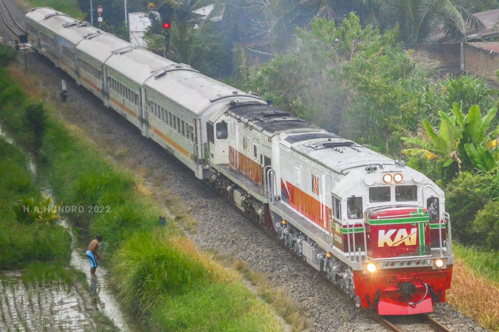 KAI telah Rilis Livery Kereta dan Lokomotif Tematik Nataru 2022-2023