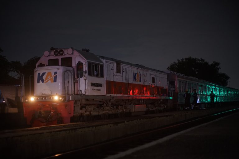 KAI Kirim Rangkaian KRL Seri 6000 eks Toei ke Pasirbungur