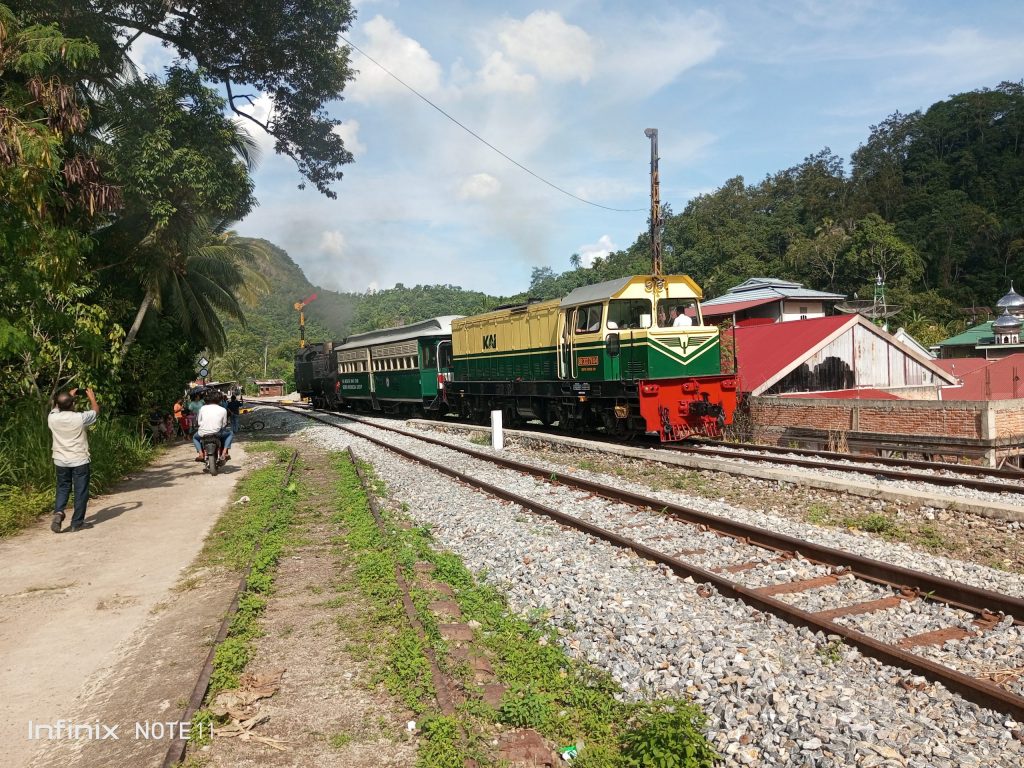 Akhirnya, Lokomotif Legendaris Mak Itam Pun Resmi Beroperasi Kembali!