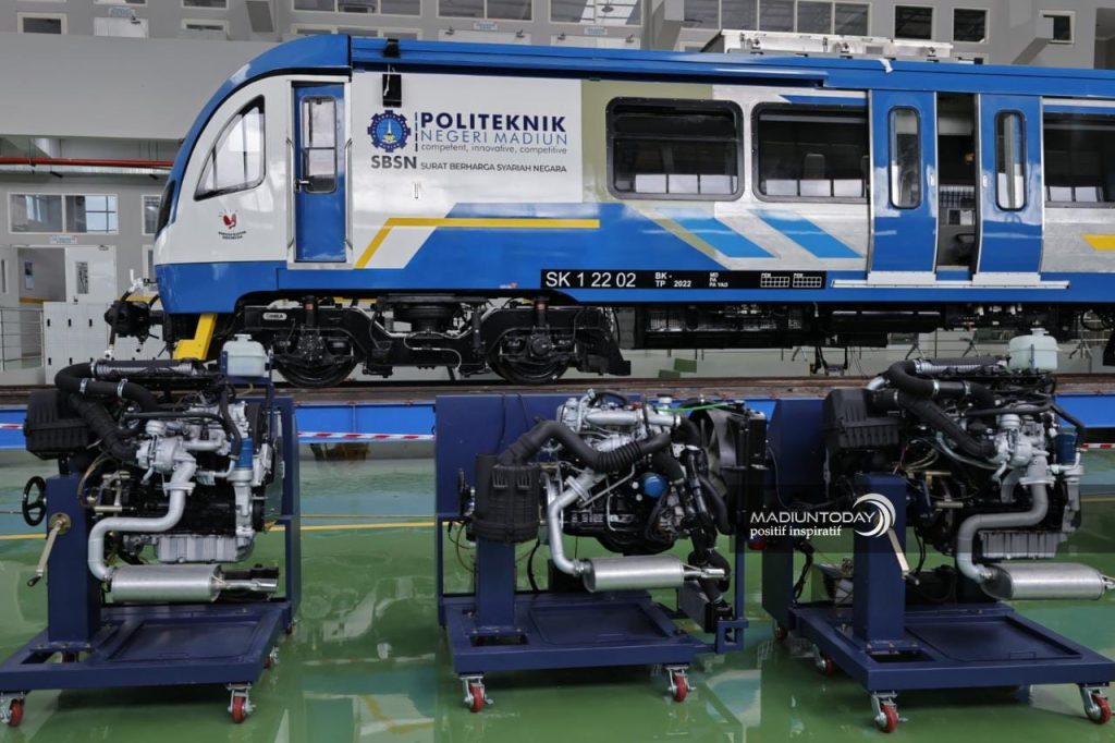 Politeknik Madiun Operasikan Kereta Rel Hibrida Buatan INKA
