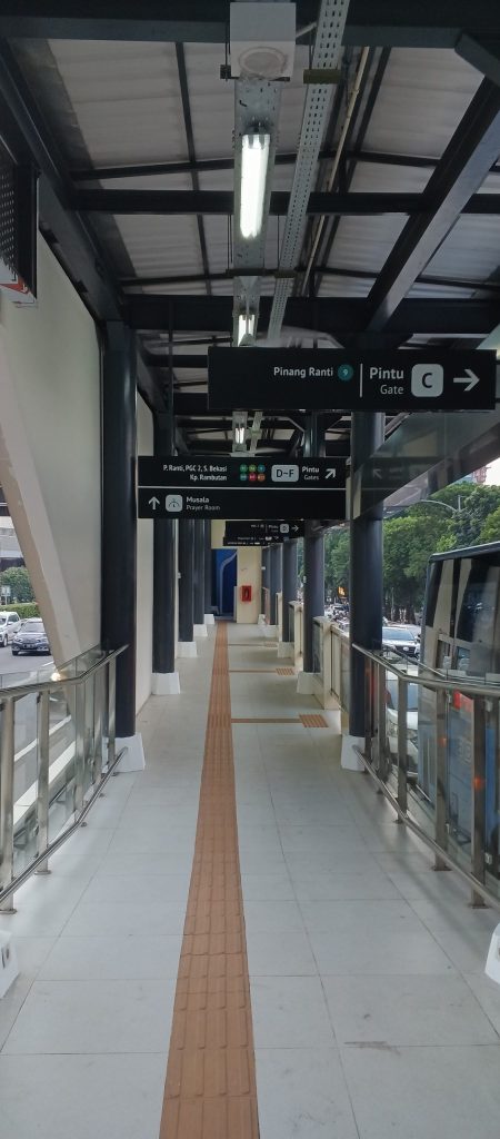 Halte TransJakarta Cikoko St. Cawang Kembali Layani Penumpang