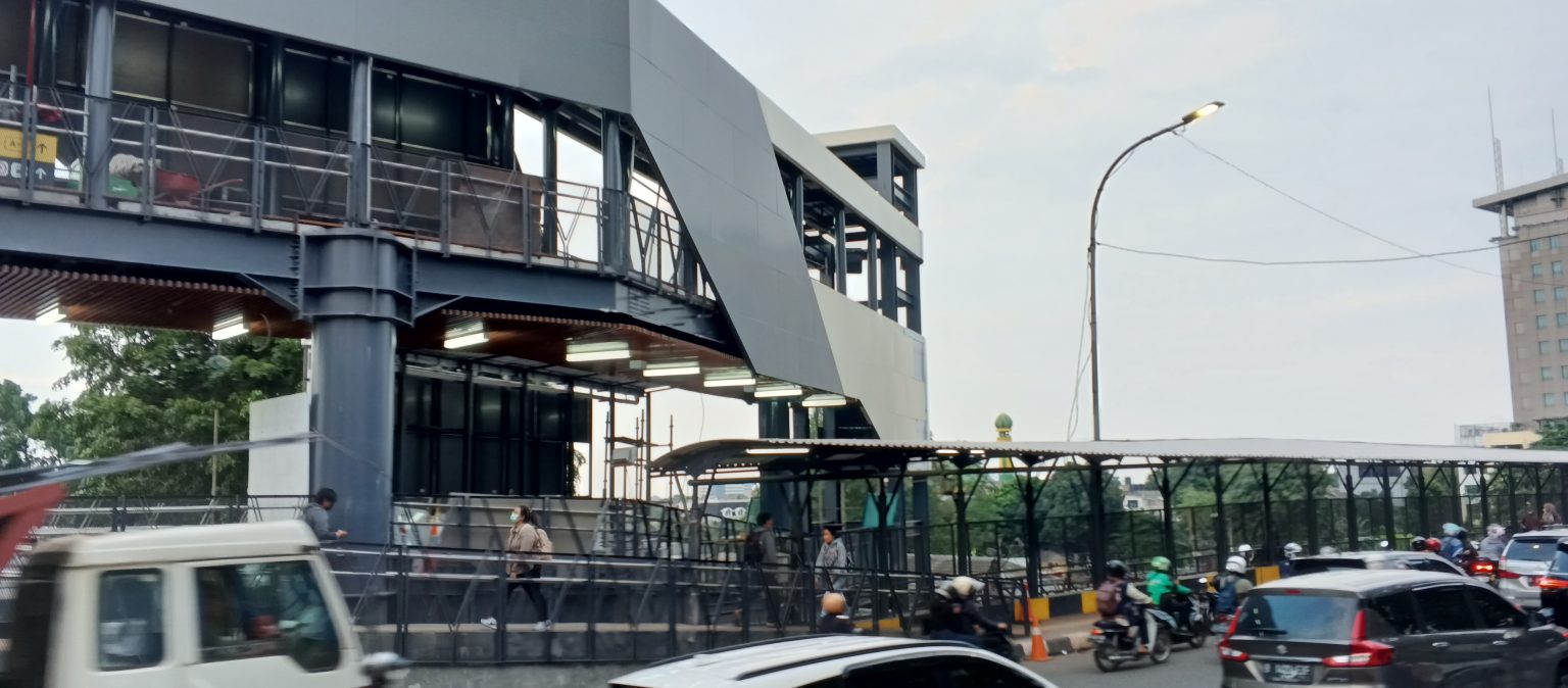 [GALERI] Halte Cikoko St Cawang, Integrasi CL & LRT Jabodebek