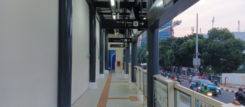Halte TransJakarta Cikoko St. Cawang Kembali Layani Penumpang