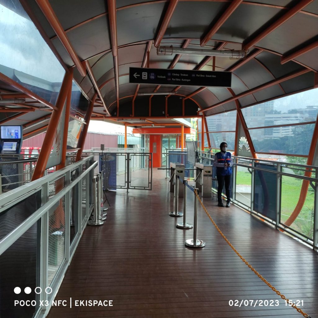 [GALERI] Skywalk Stasiun Kebayoran-Halte Velbak Setelah Pemisahan Alur