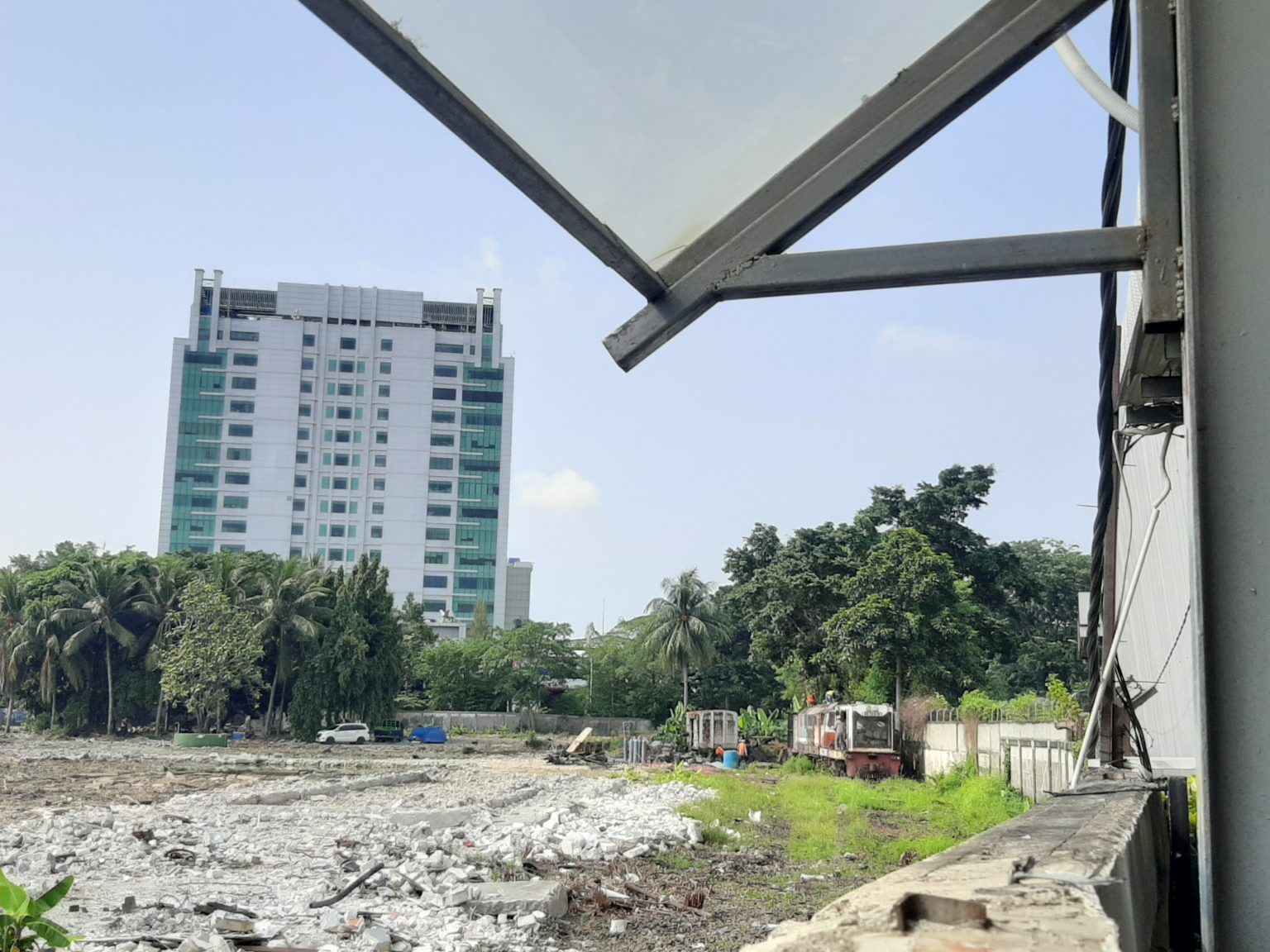 Lokomotif BB306 dan BB304 di Tanah Abang pun Mulai Rucat