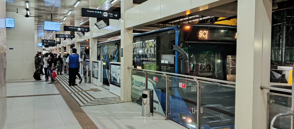 Begini Pengalaman Mencoba Halte TransJakarta BNN yang Baru