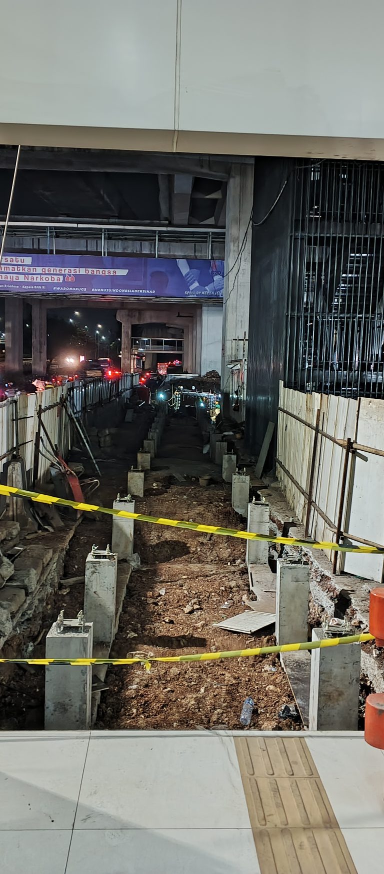 Begini Pengalaman Mencoba Halte TransJakarta BNN yang Baru
