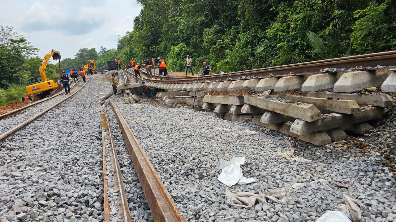 Lintas Divre IV Tanjungkarang Berangsur Pulih Setelah Amblesan di Gilas ...