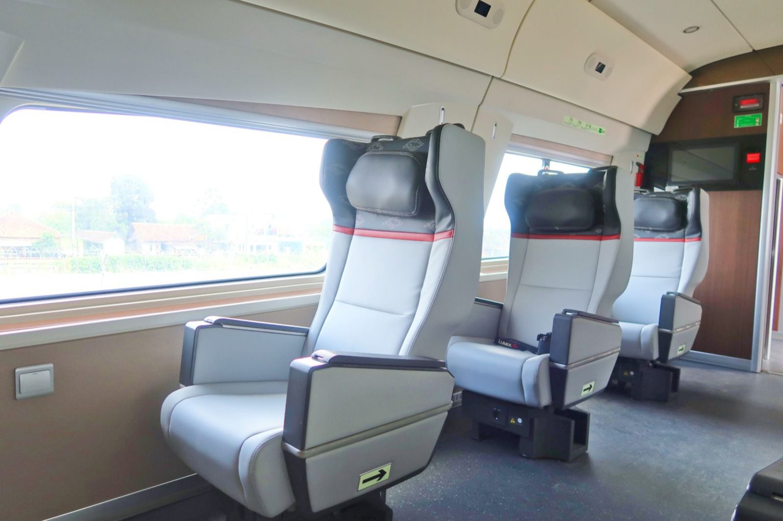 Mengenal lebih Dalam Si Komodo Merah, KCIC 400 AF - Railway Enthusiast ...