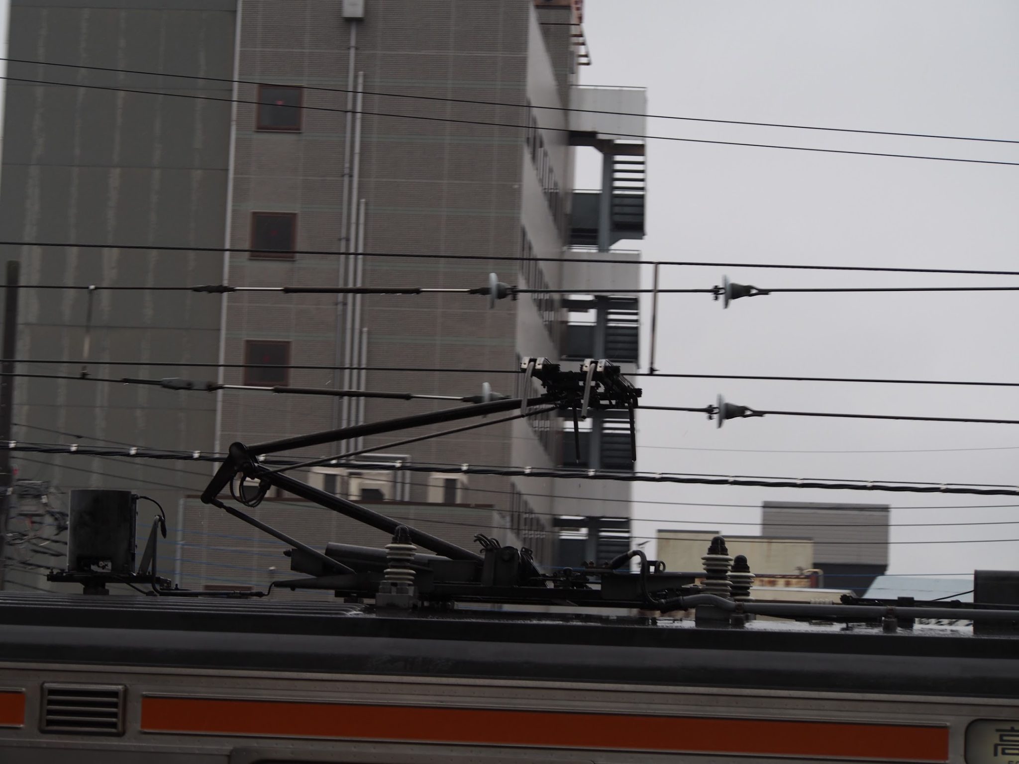 KRL Rangkaian 6124F Tampil dengan Pantograf Lengan Tunggal!