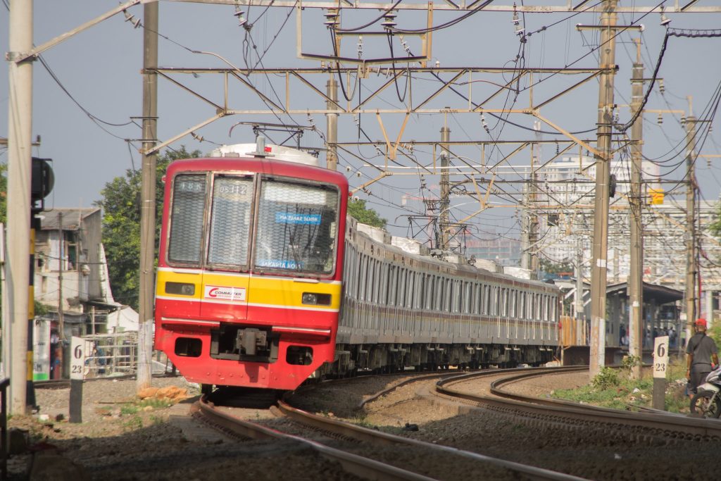 Sah, KAI Commuter dan INKA tandatangani Perjanjian Retrofit KRL ...
