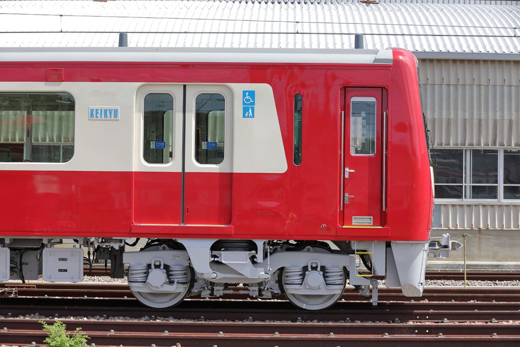 Keikyu Pasang Jendela "Kecil" di Bangku Ratapan KRL Barunya - Railway Enthusiast Digest