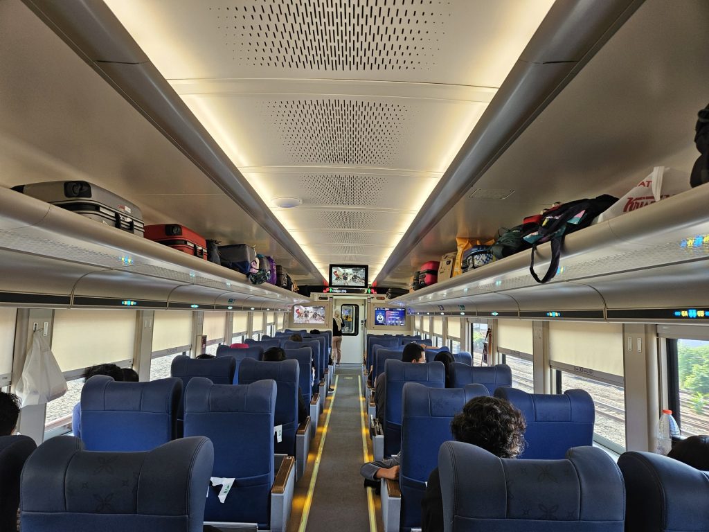 Penasaran dengan Kereta Eksekutif Stainless Steel New Generation ...