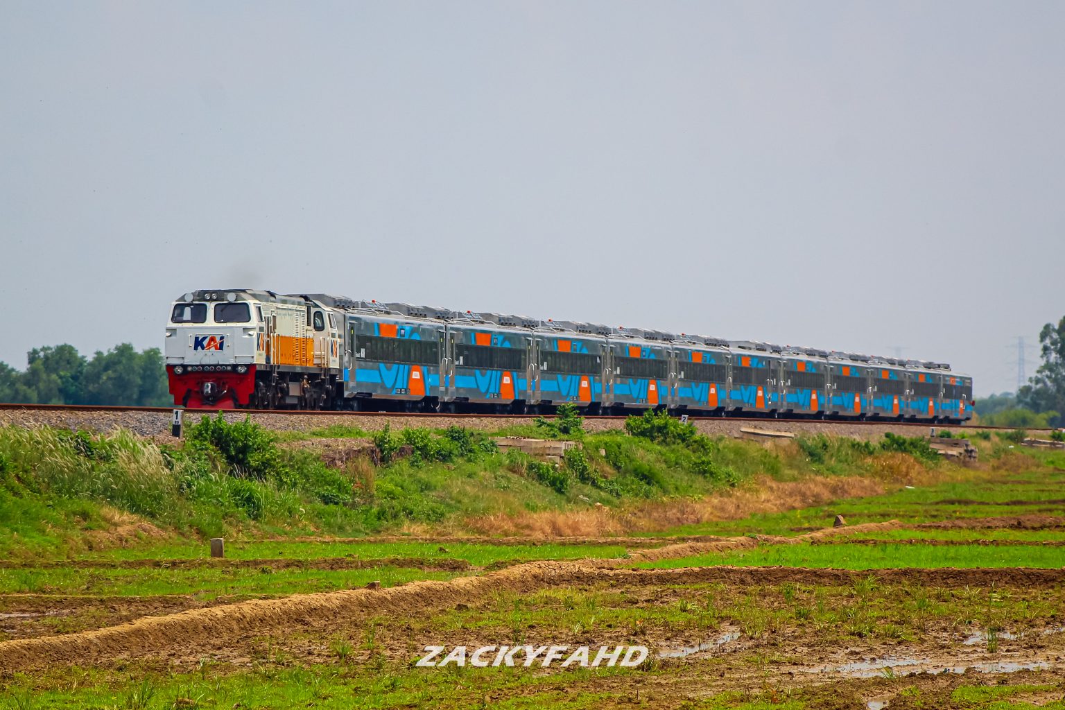 Stainless Steel New Generation Kembali Debut di KA Taksaka Tambahan ...