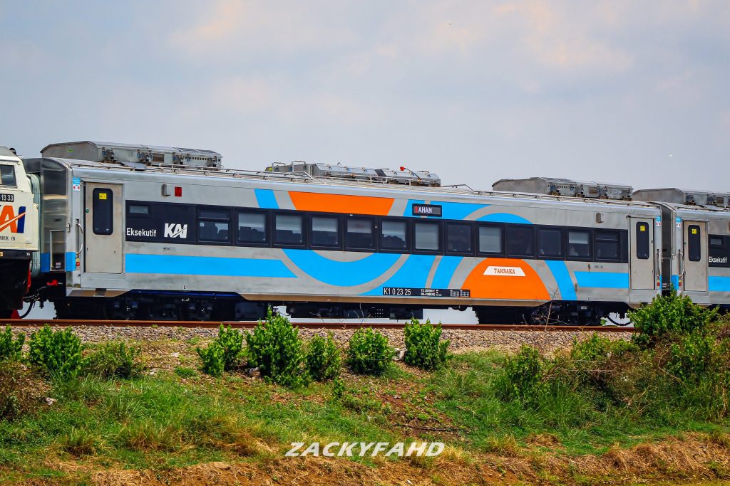 Stainless Steel New Generation Kembali Debut di KA Taksaka Tambahan - Railway Enthusiast Digest
