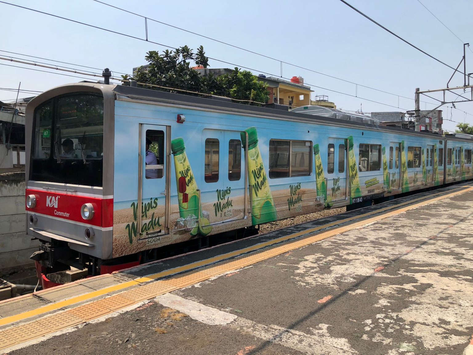 Mengenal Space Iklan di KRL Commuter Line - Railway Enthusiast Digest