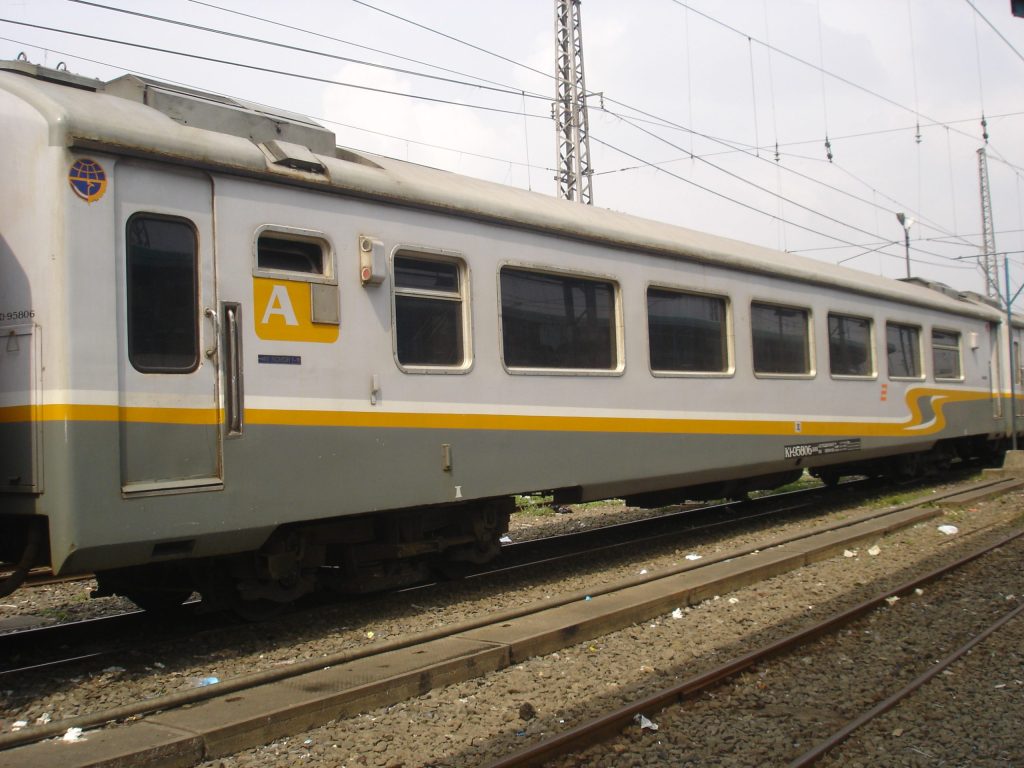 Apa Perbedaan Lokomotif, Kereta, Gerbong, dan Kereta Api? - Railway ...