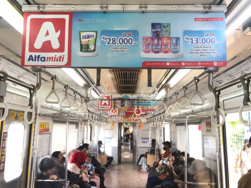 Mengenal Space Iklan di KRL Commuter Line - Railway Enthusiast Digest