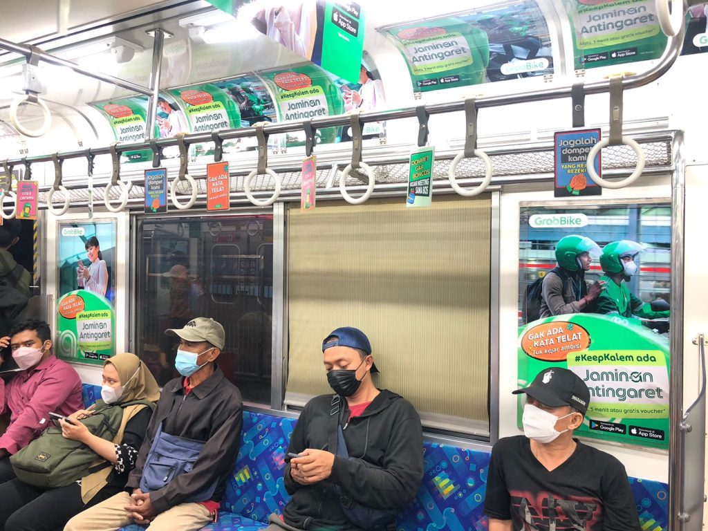 Mengenal Space Iklan di KRL Commuter Line - Railway Enthusiast Digest