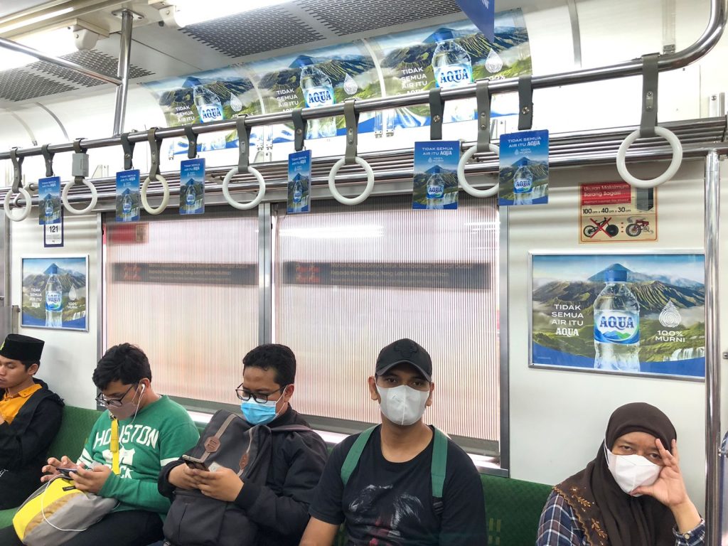 Mengenal Space Iklan di KRL Commuter Line - Railway Enthusiast Digest