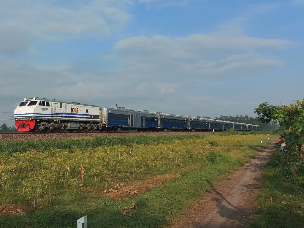 Melihat Lebih Dekat Rangkaian Kereta Ekonomi Stainless Steel Gen 2 ...