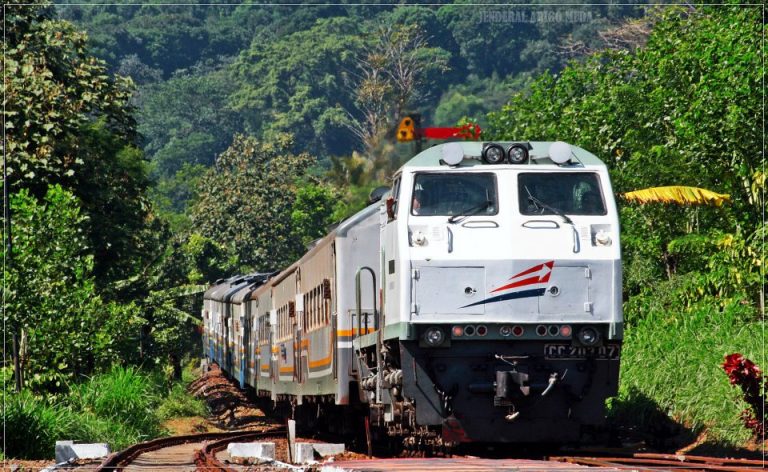 Kereta Api Mutiara Timur Kembali Beroperasi