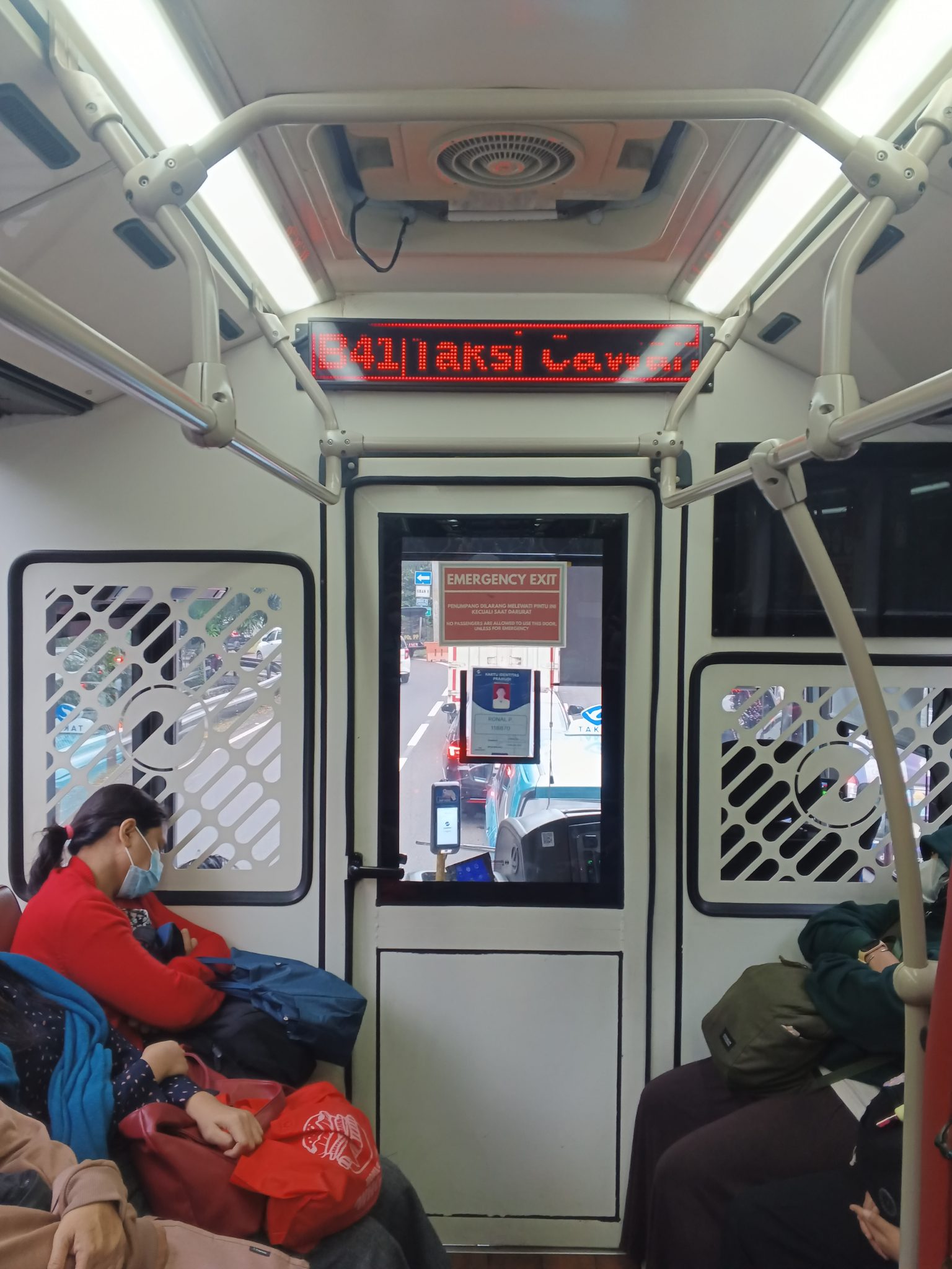 Ini Rasanya Naik TJ B41 Vida Bekasi - Cawang Sentral!