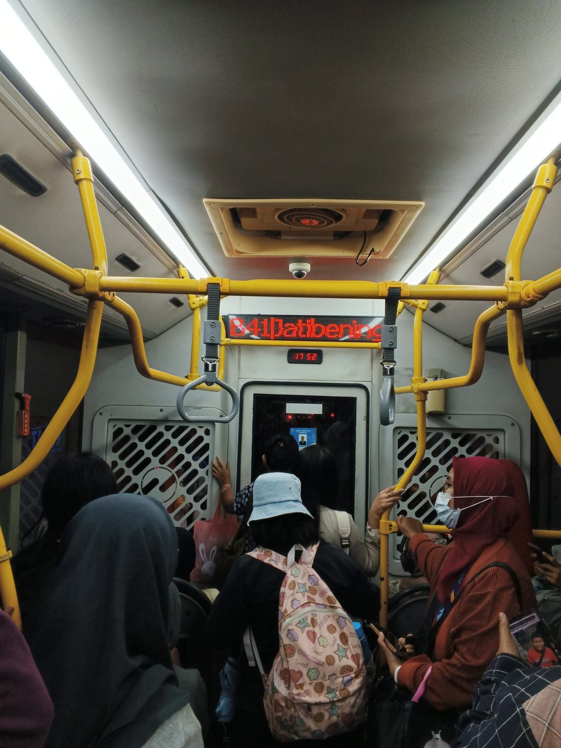 Ini Rasanya Naik TJ B41 Vida Bekasi - Cawang Sentral!
