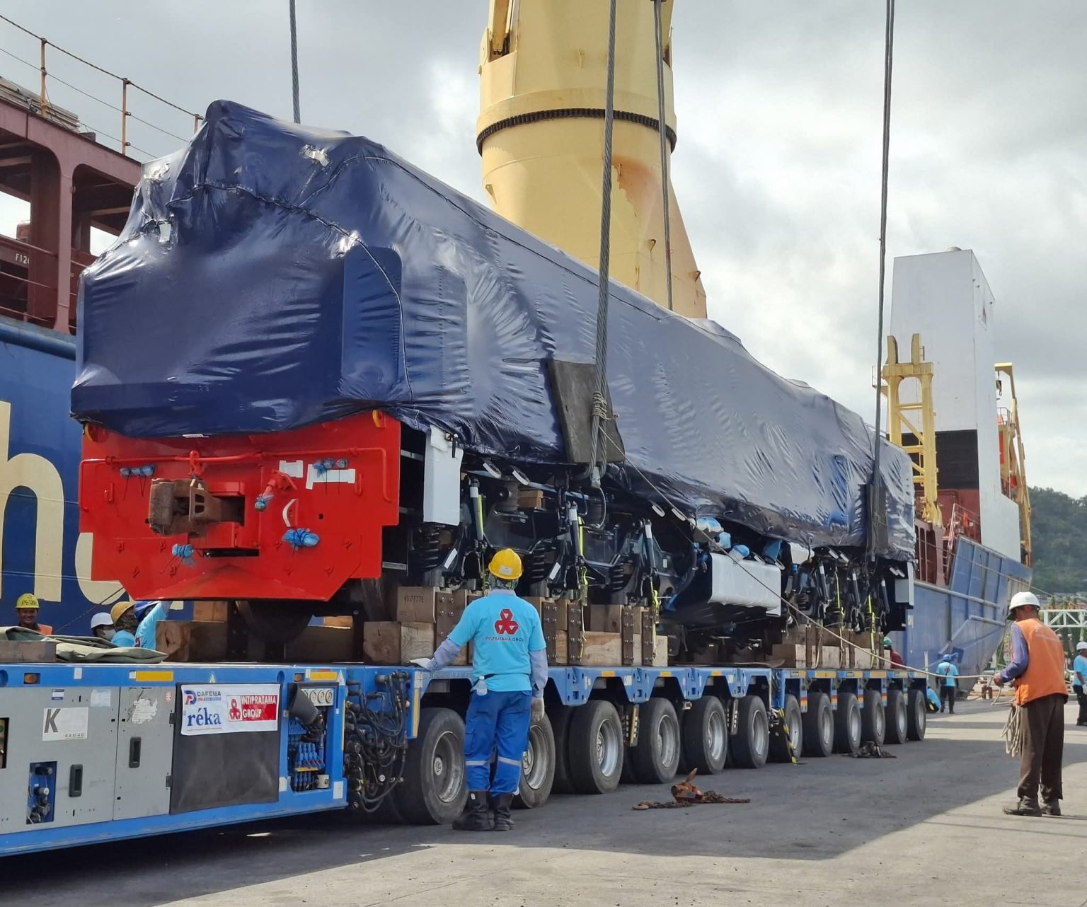 13 Unit Lokomotif CC205 Baru Tiba di Indonesia - Railway Enthusiast Digest